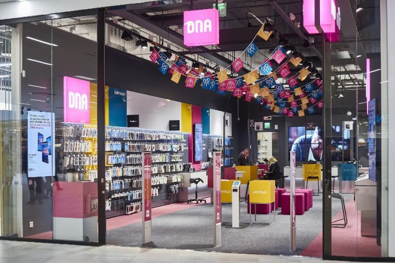 DNA SIM Cards and eSIM: Detailed Guides for Tourists